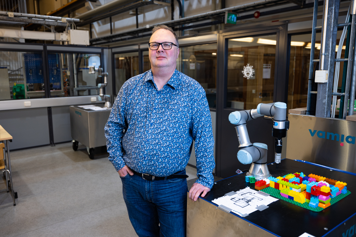 Metallin osaajan kissan päivät - Pointti